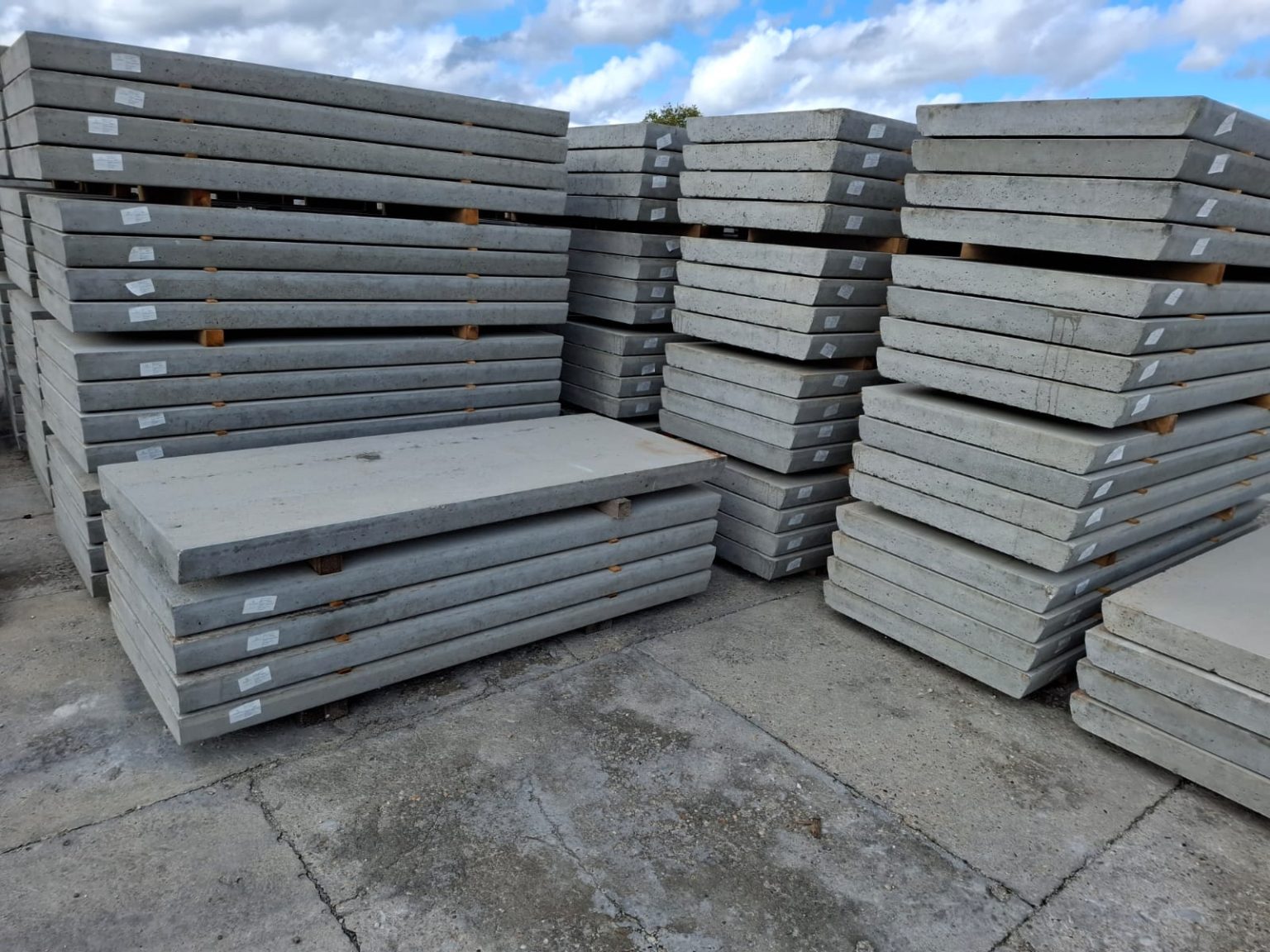 Betonplaten dicht 100 mm - Betonplaten.nl